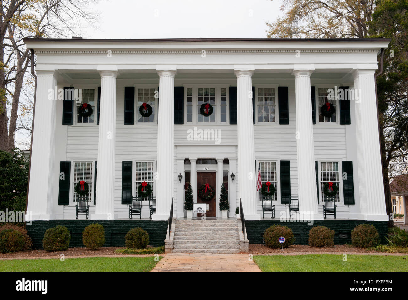 Greek revival antebellum home hi-res stock photography and images - Alamy