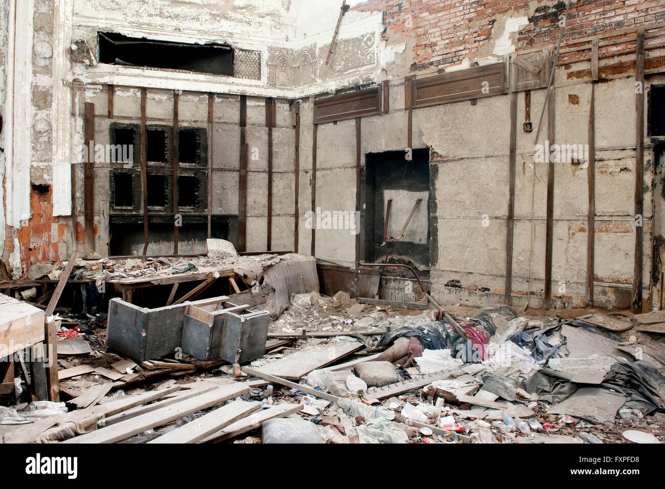 Demolition destruction hi-res stock photography and images - Alamy