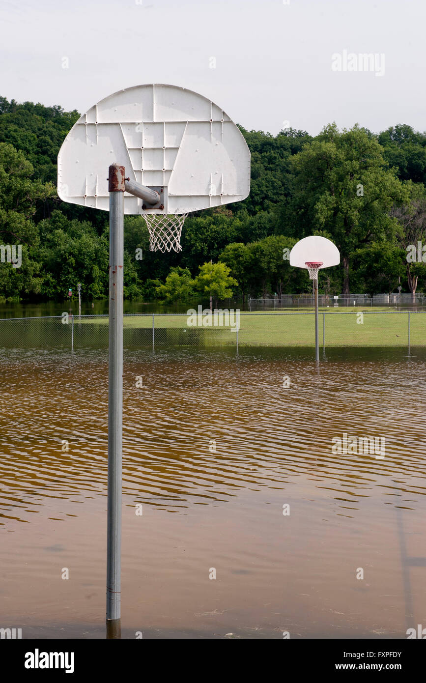 Bad Outdoor Basketball Court Basketball Courts New England Courts