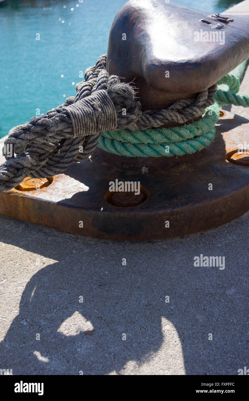 Mooring rope hi-res stock photography and images - Alamy