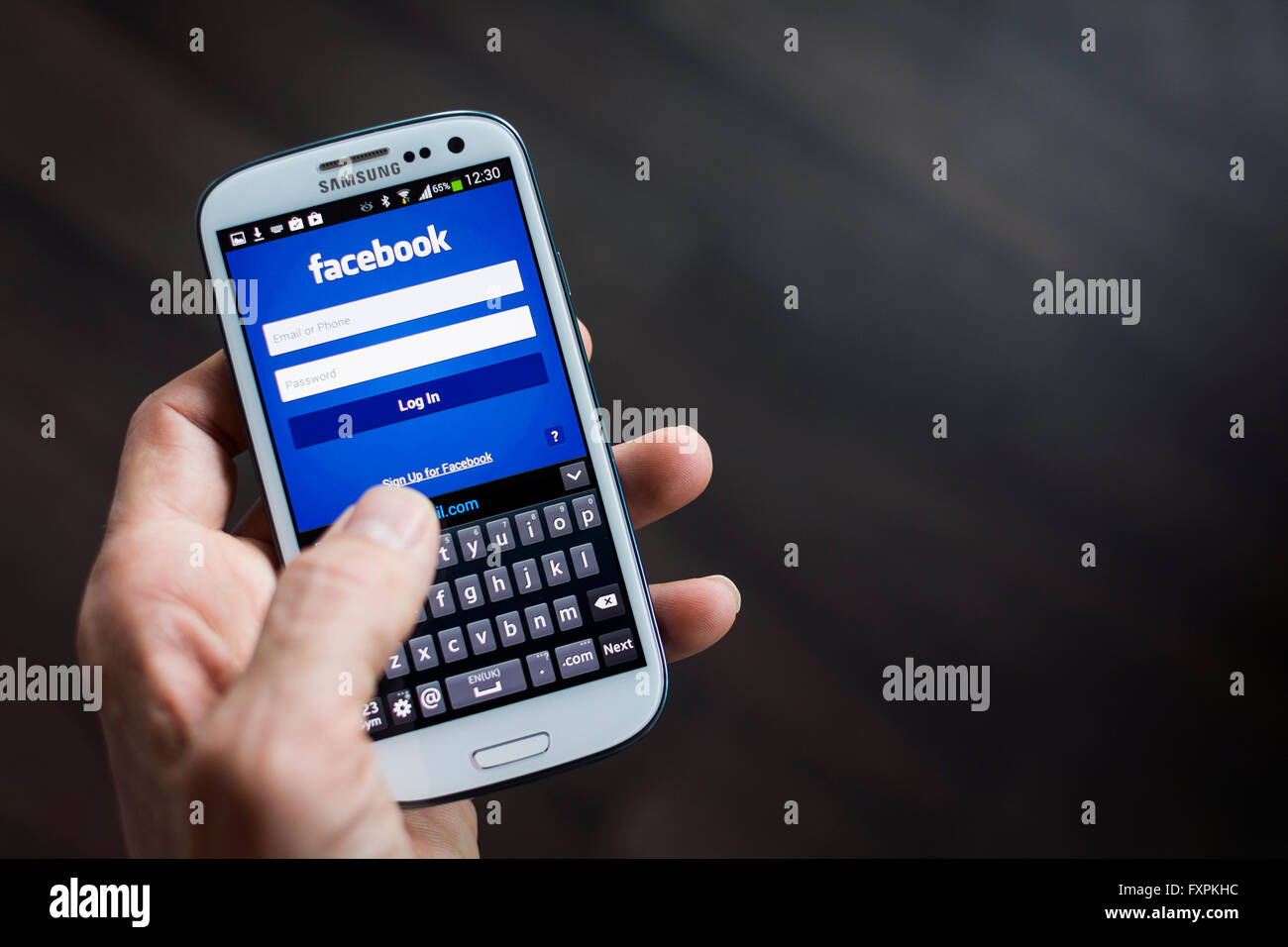 Facebook logo icon hi-res stock photography and images - Alamy