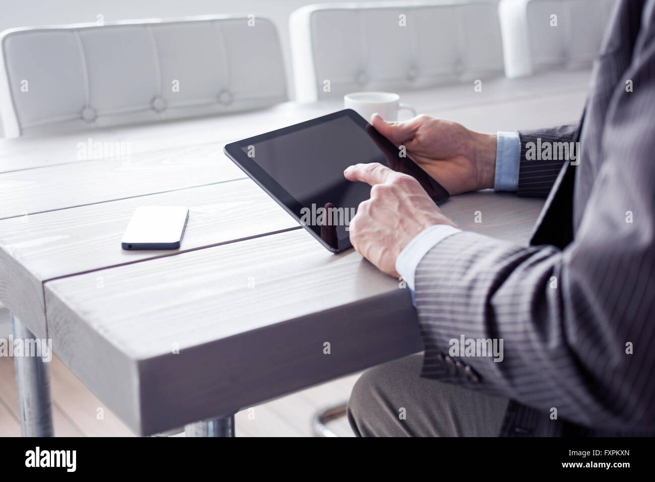 Tablet smartphone work hi-res stock photography and images - Alamy