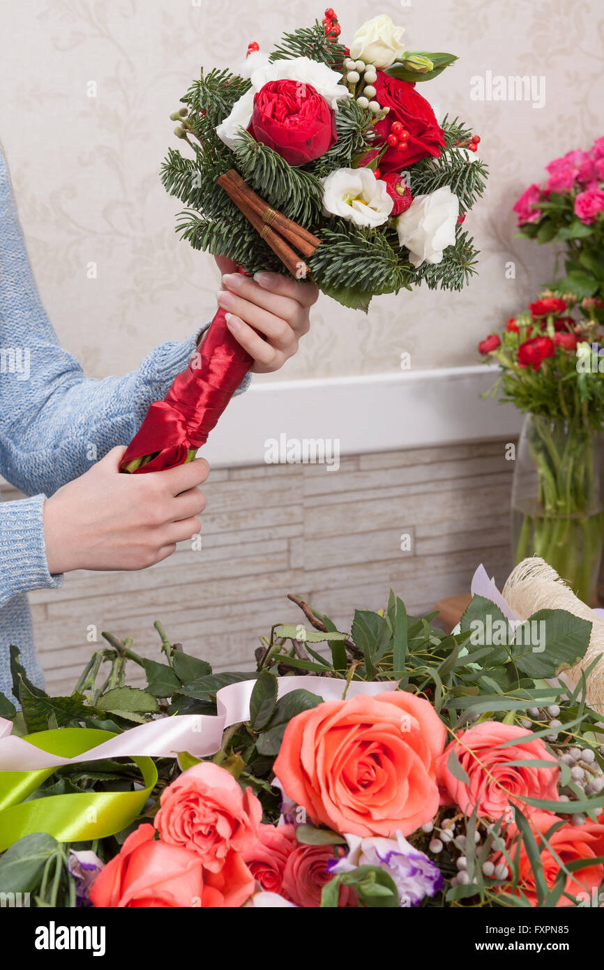 Hands with flower hi-res stock photography and images - Alamy