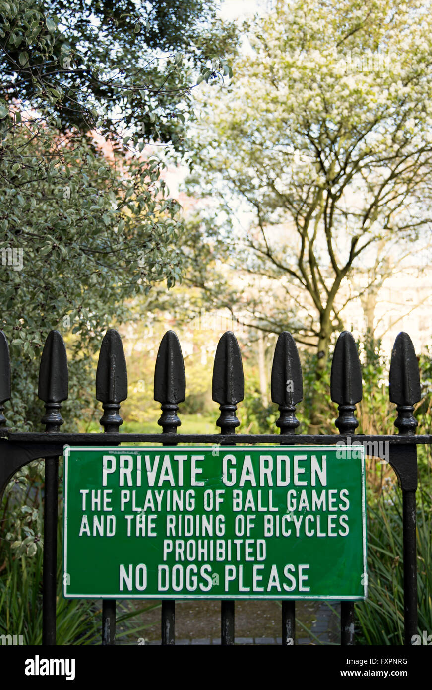 private garden sign, prohibiting ball games, cycle riding and dogs, at ...