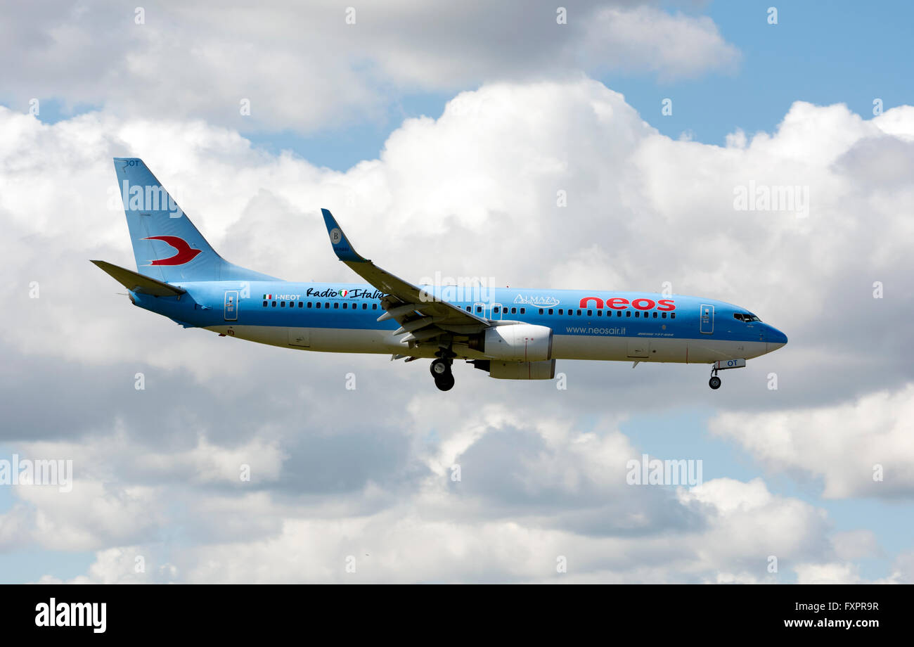 Side view 737 hi-res stock photography and images - Alamy
