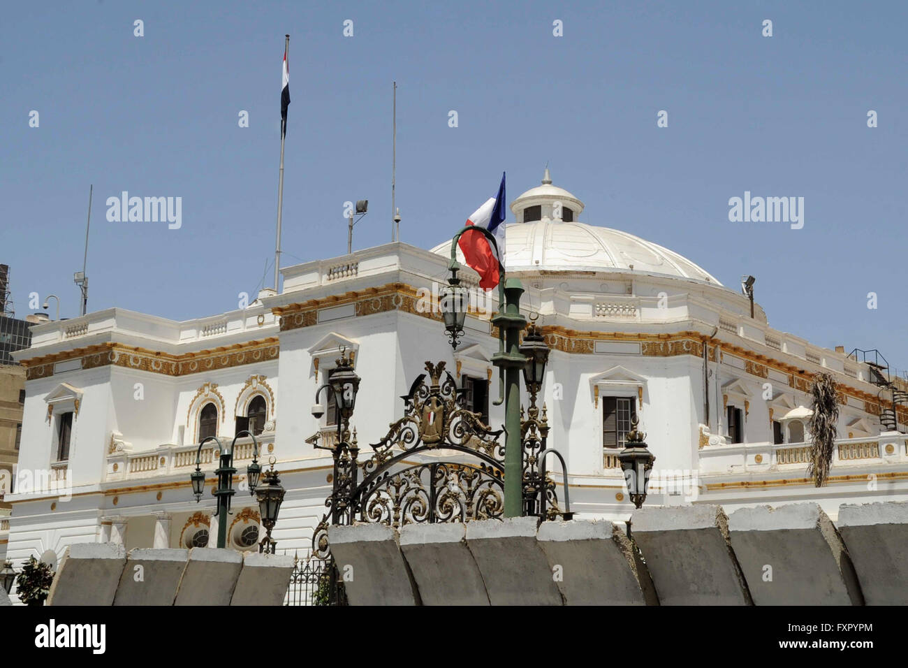 Cairo, Egypt. 17th Apr, 2016. A picture shows Egyptian and French flags ...