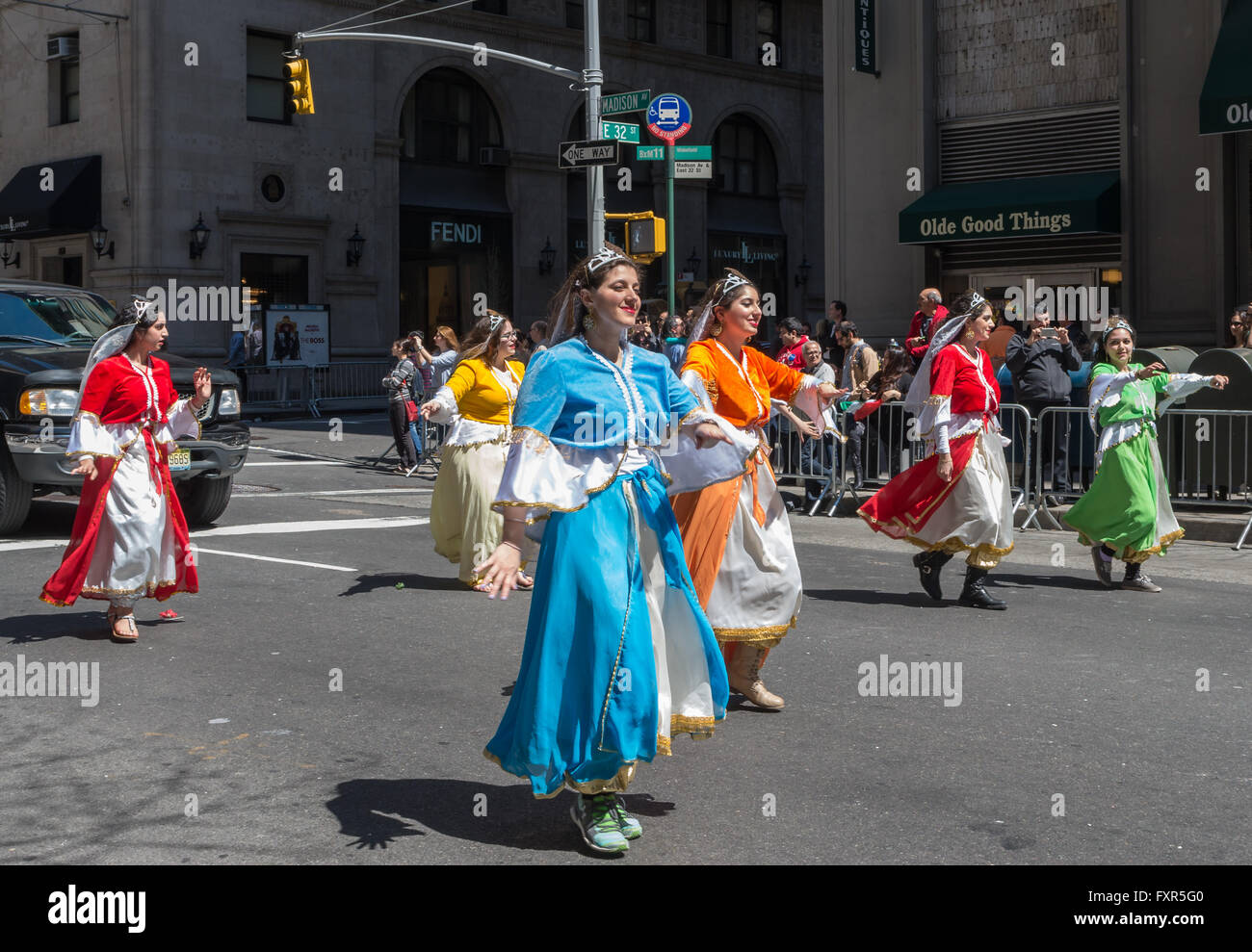 Women and girls dressed in traditional Persian / Iranian costume ...