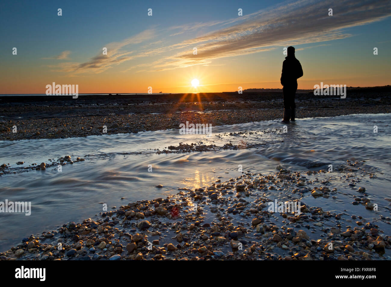 Swalecliffe, Kent, UK. 18th April 2016: UK Weather. A glorious sunrise ...