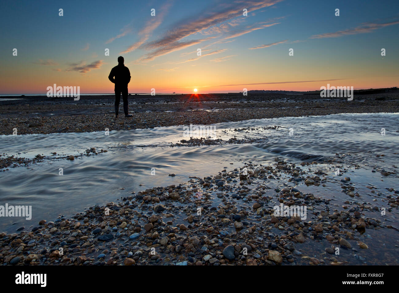 Swalecliffe, Kent, UK. 18th April 2016: UK Weather. A glorious sunrise ...