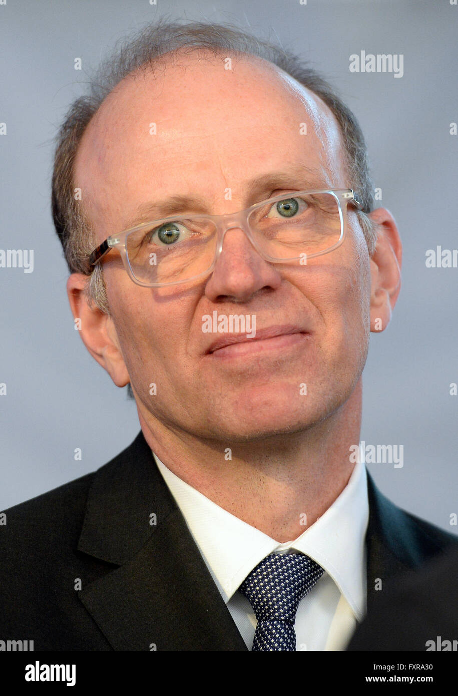 Der Vorstandsvorsitzende des Satellitenherstellers OHB, Marco Fuchs ...