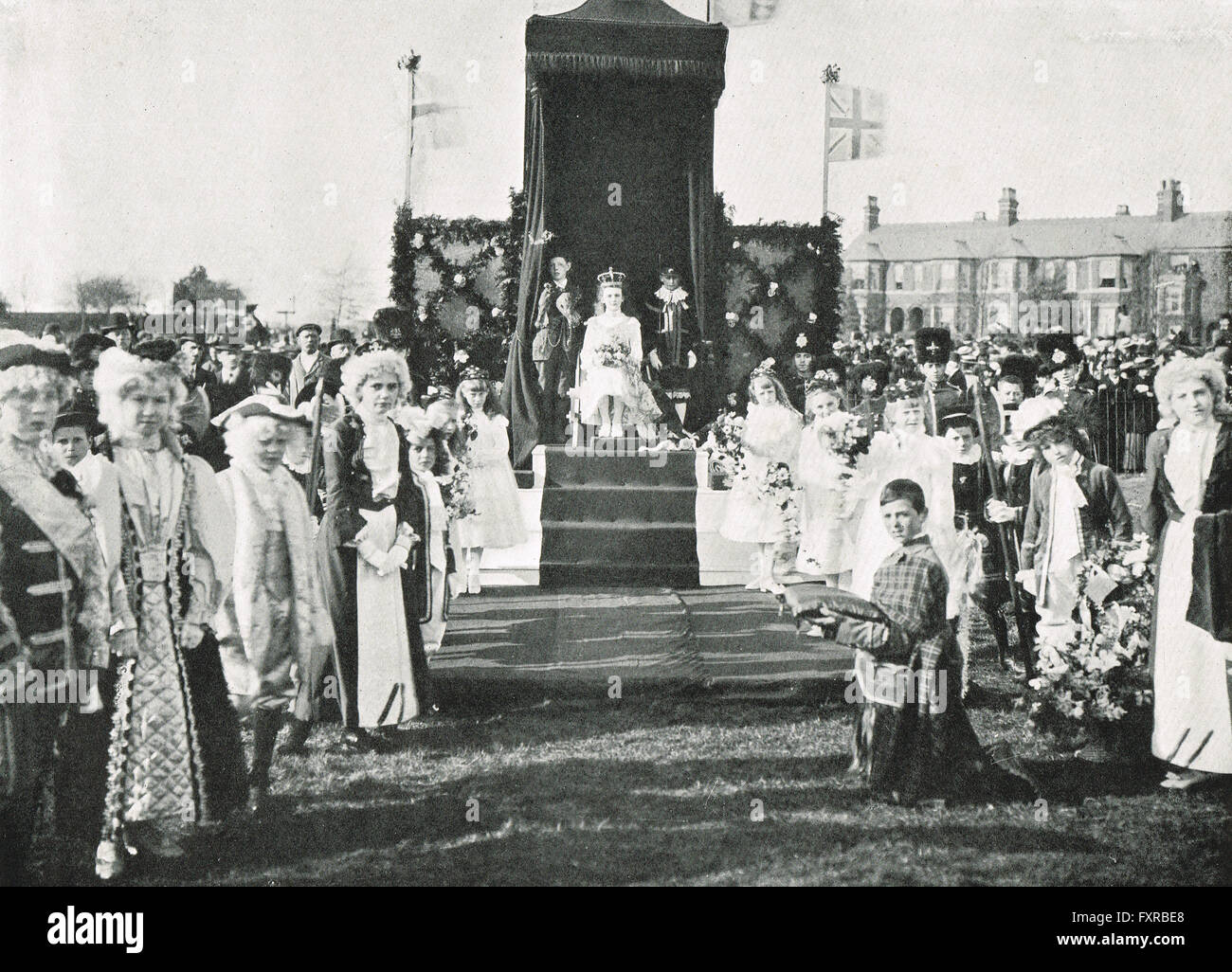 Crowning the queen hi-res stock photography and images - Alamy