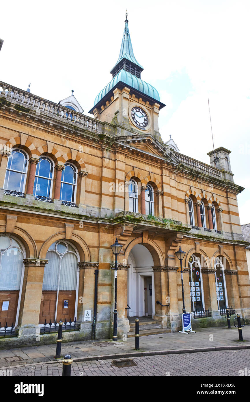 Old Town Hall And Corn Exchange Designed By TH Vernon In 1865 Watling ...