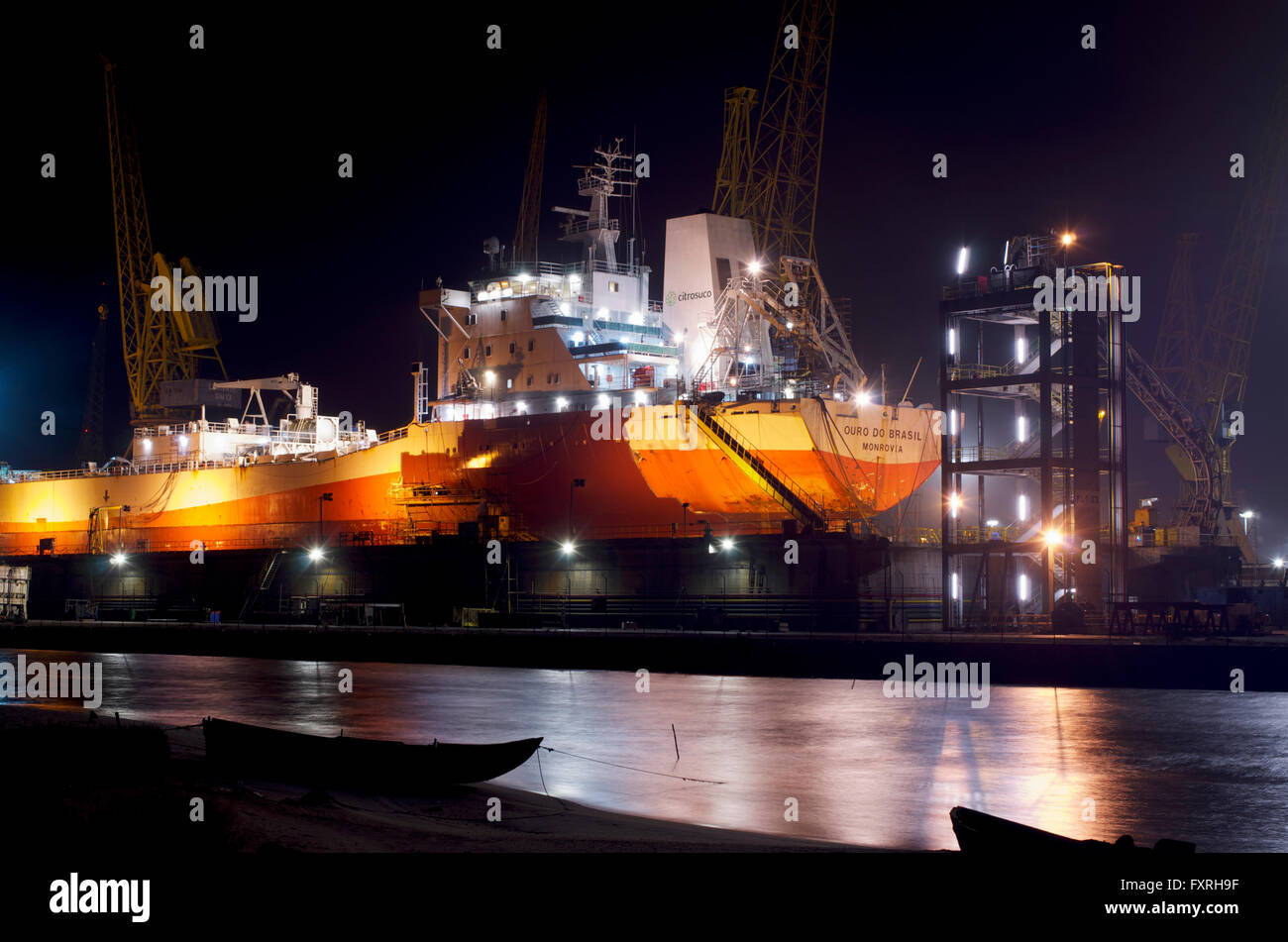 Setubal Shipyard by night Stock Photo - Alamy