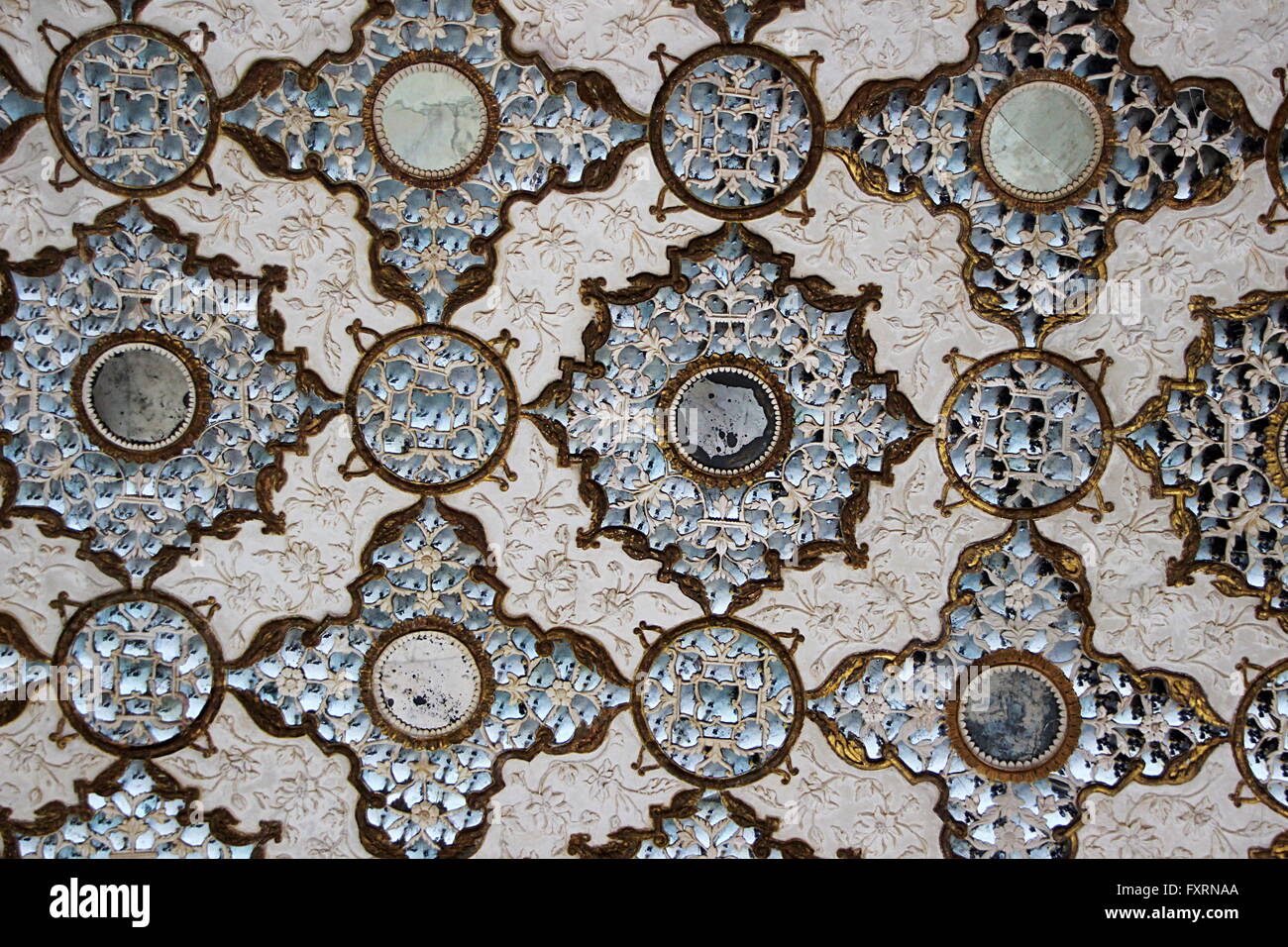 Design by etching and glass inlay on marble at Amer Palace, Jaipur ...