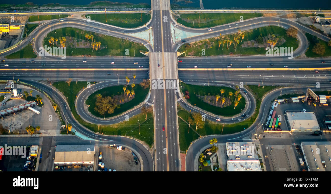 Cloverleaf intersection hi-res stock photography and images - Alamy
