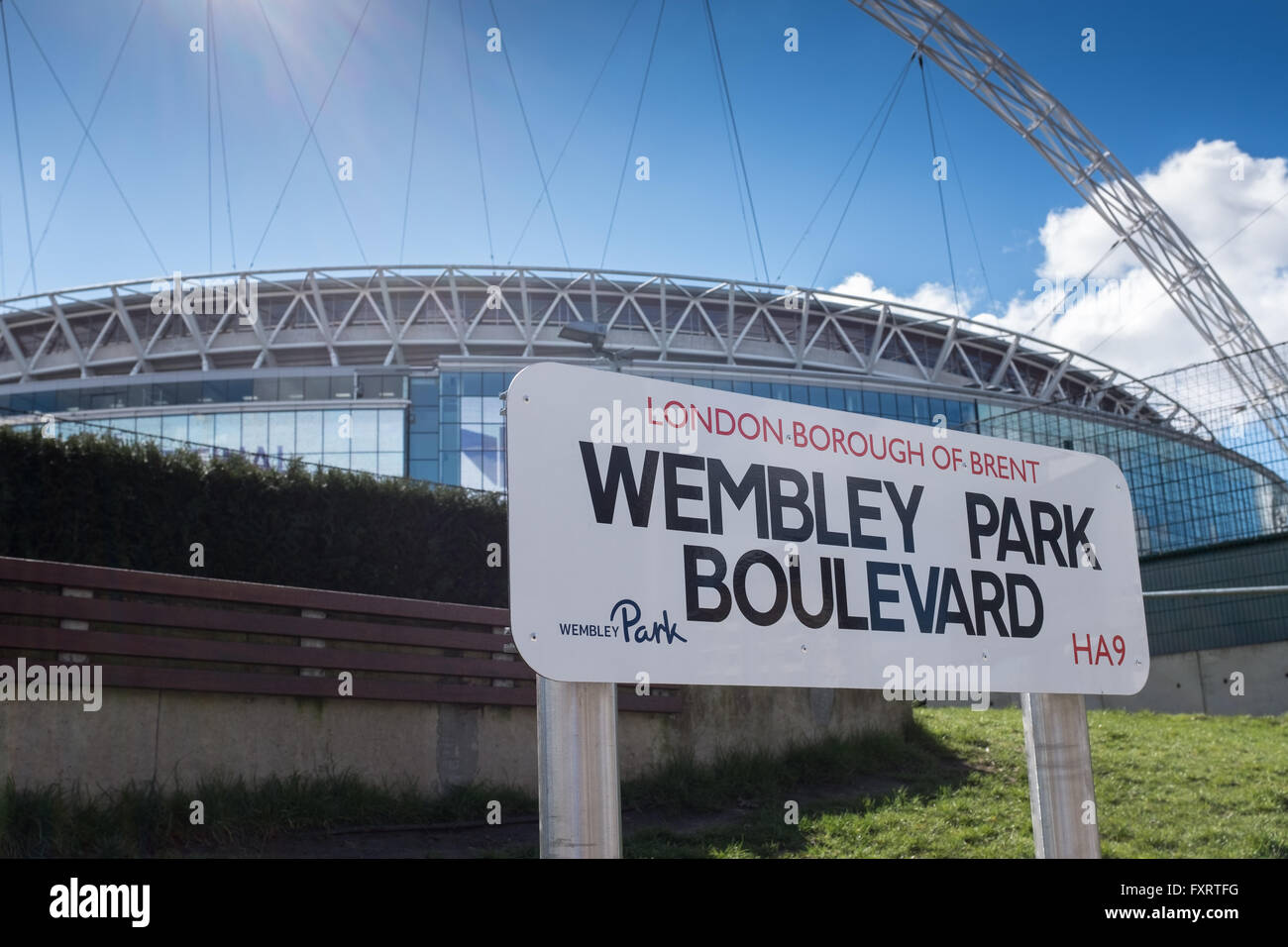 Wembley stadium park boulevard sign signage hi-res stock photography ...