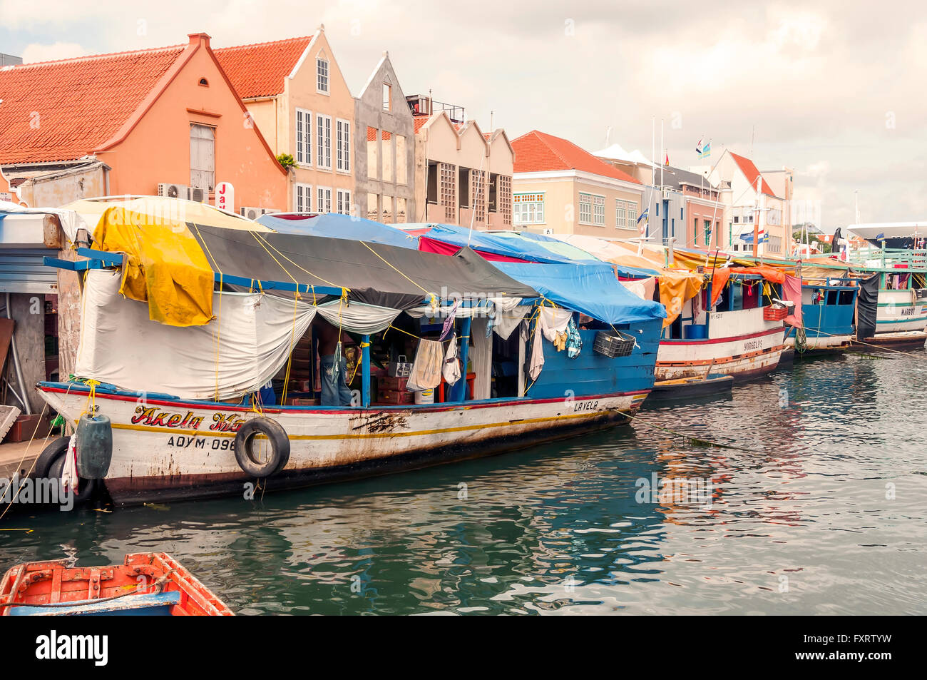 Curacao floating market hi-res stock photography and images - Alamy
