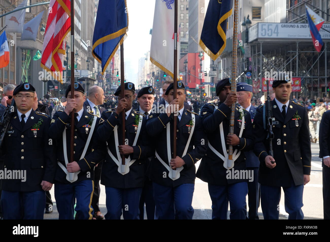 Mayor Deblasio marches in the 2016 St Patricks Day Parade Featuring ...