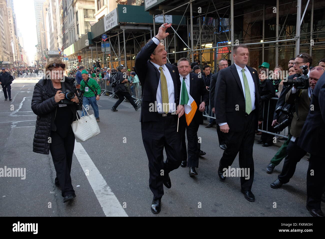 Mayor Deblasio marches in the 2016 St Patricks Day Parade Featuring ...