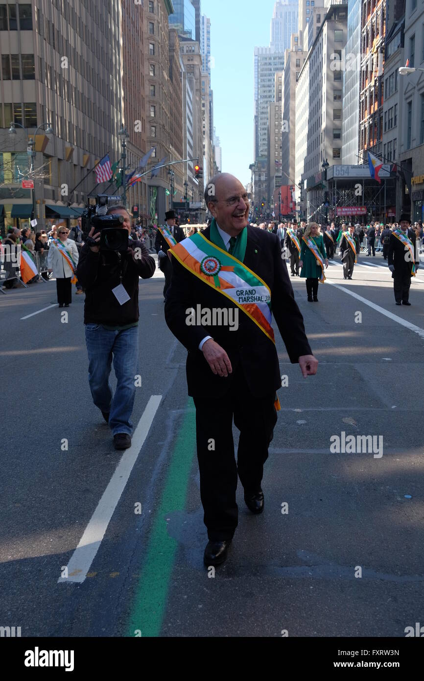 Mayor Deblasio marches in the 2016 St Patricks Day Parade Featuring ...
