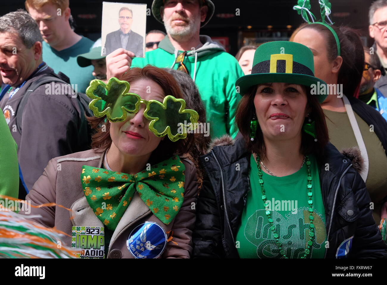 Mayor Deblasio marches in the 2016 St Patricks Day Parade Featuring ...