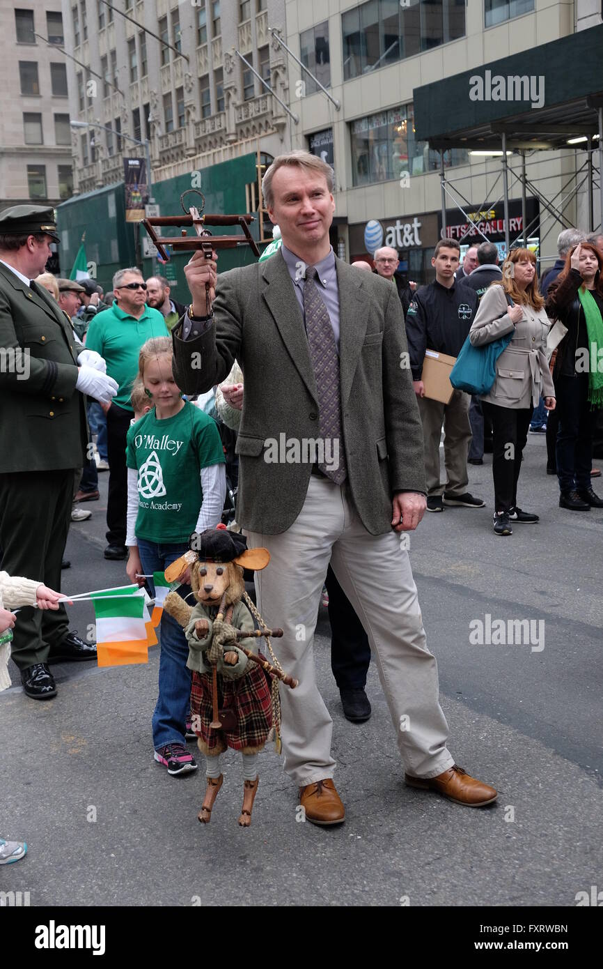 Mayor Deblasio marches in St Patricks parade Featuring: Atmosphere ...