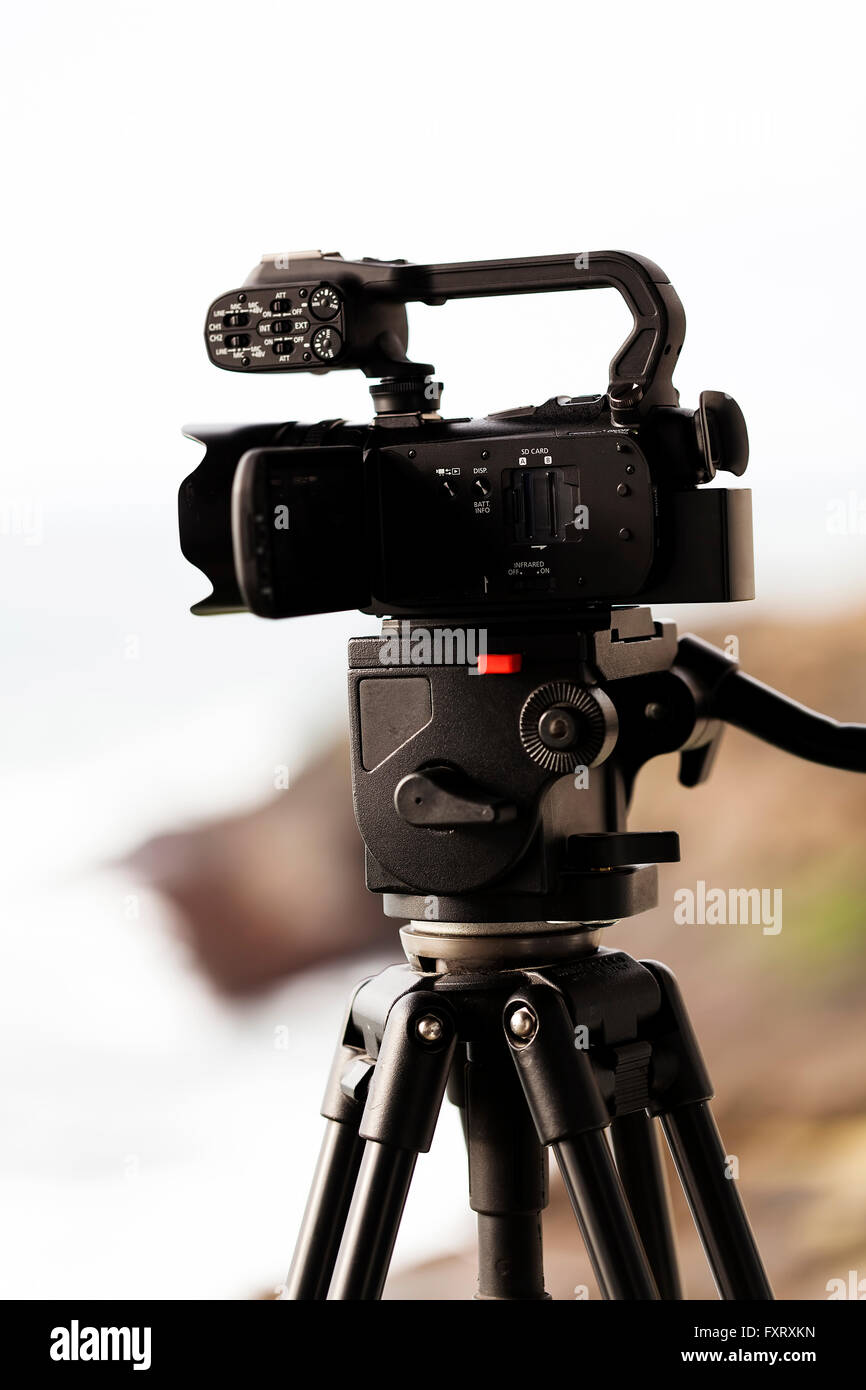 Video Camera Mounted On Tripod With Fluid Head Stock Photo - Alamy