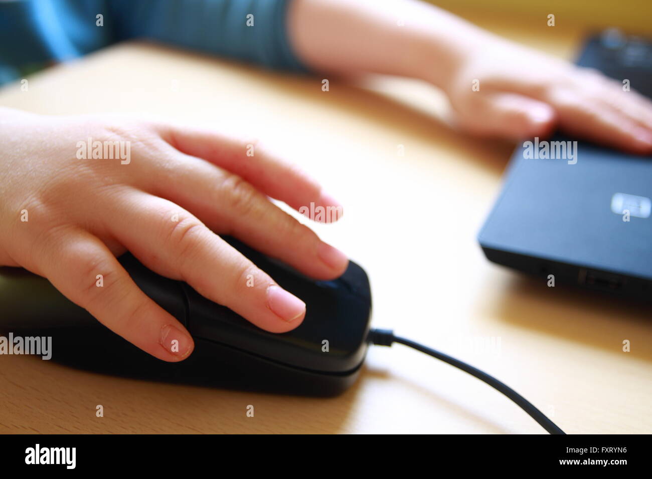 Hand computer mouse game hi-res stock photography and images - Alamy