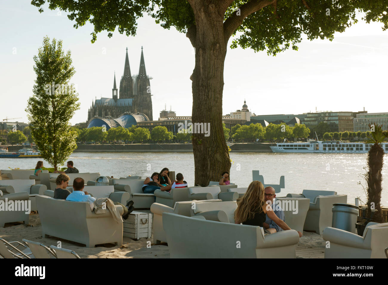 Deutschland, Nordrhein-Westfalen, Köln, Deutz, Strandbar km 689 am ...