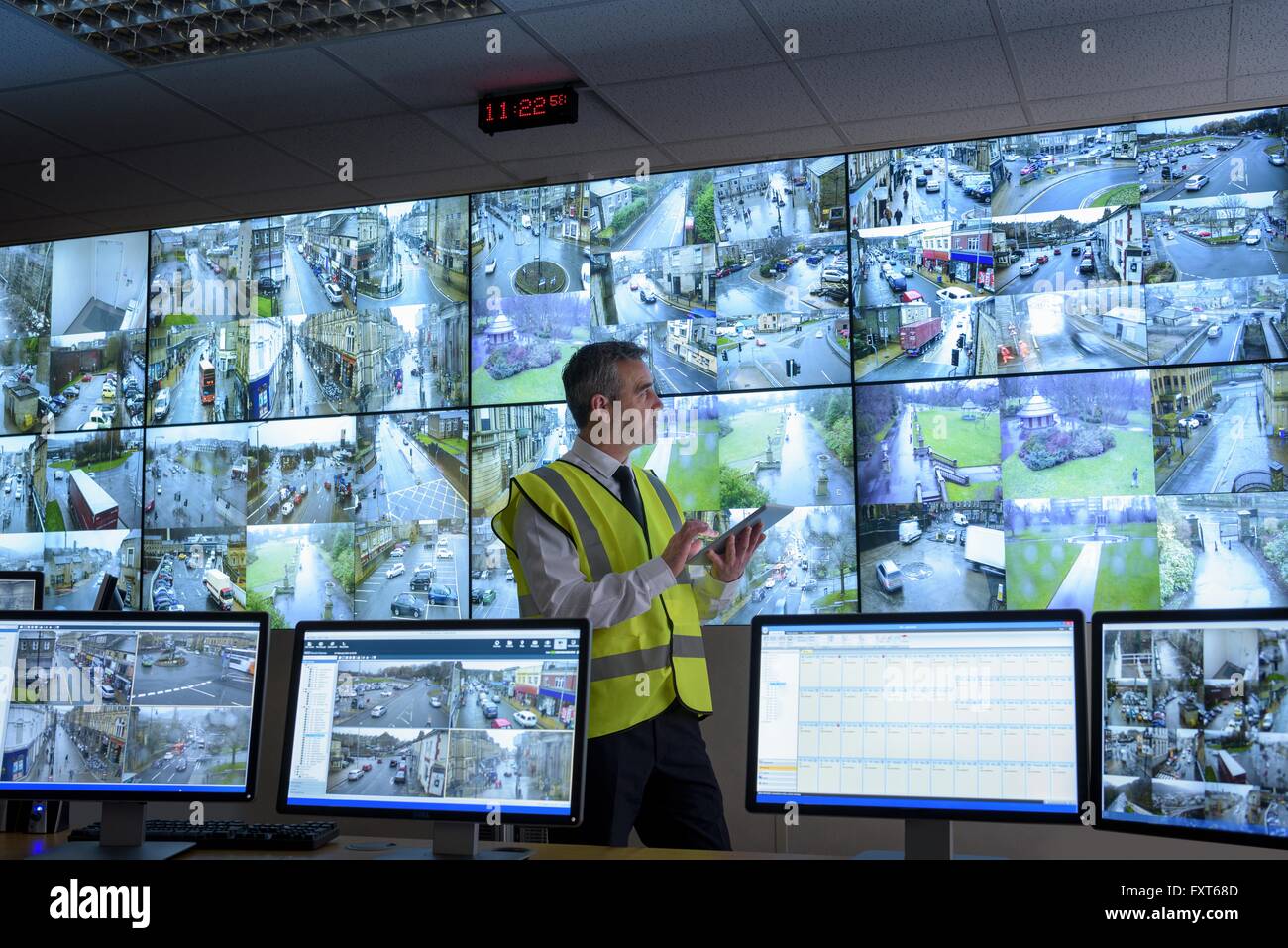 Security control guard hi-res stock photography and images - Alamy