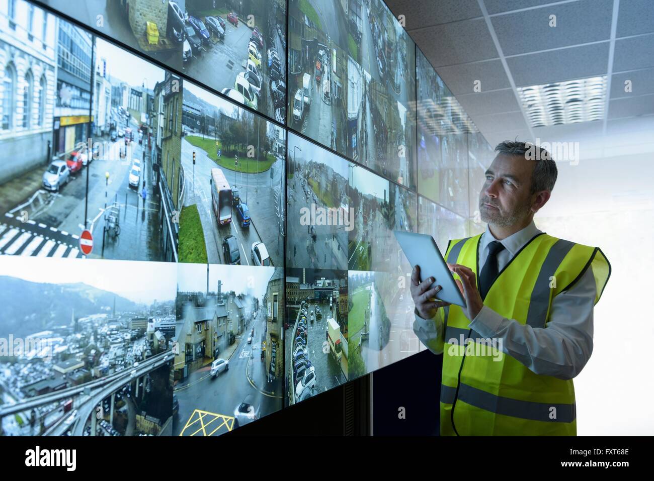 Security control guard hi-res stock photography and images - Alamy