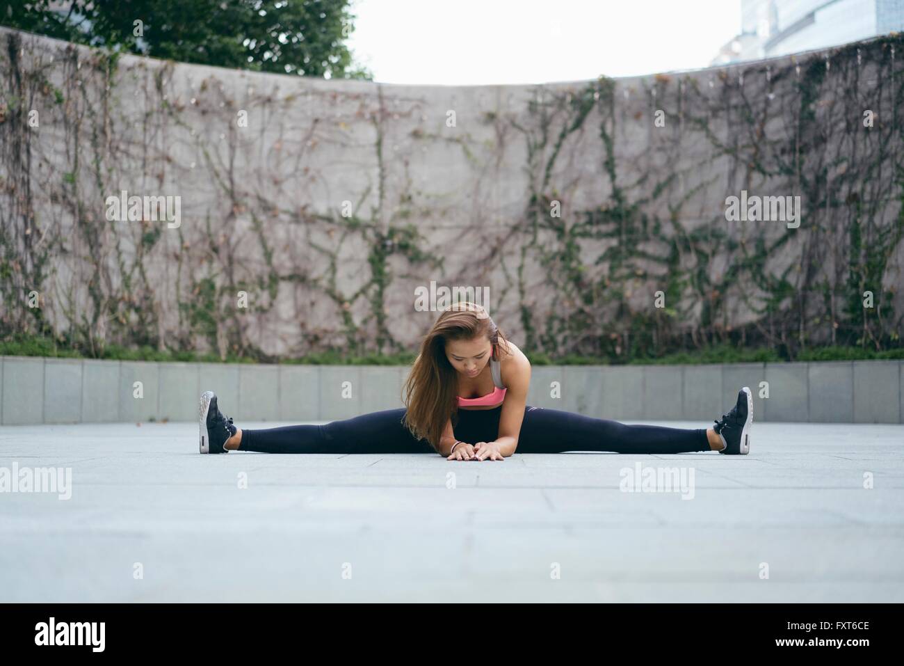 Young woman outdoor exercising doing the splits Stock Photo - Alamy