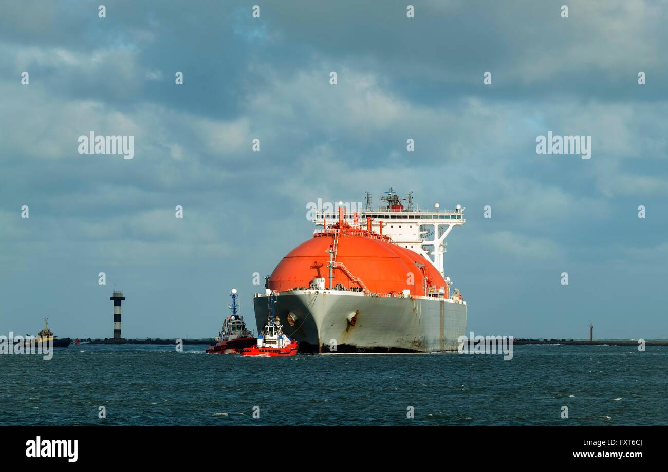 Lng tanker tug boat hi-res stock photography and images - Alamy