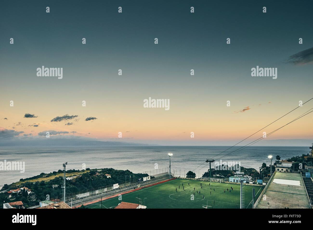 Floodlit pitch hi-res stock photography and images - Alamy