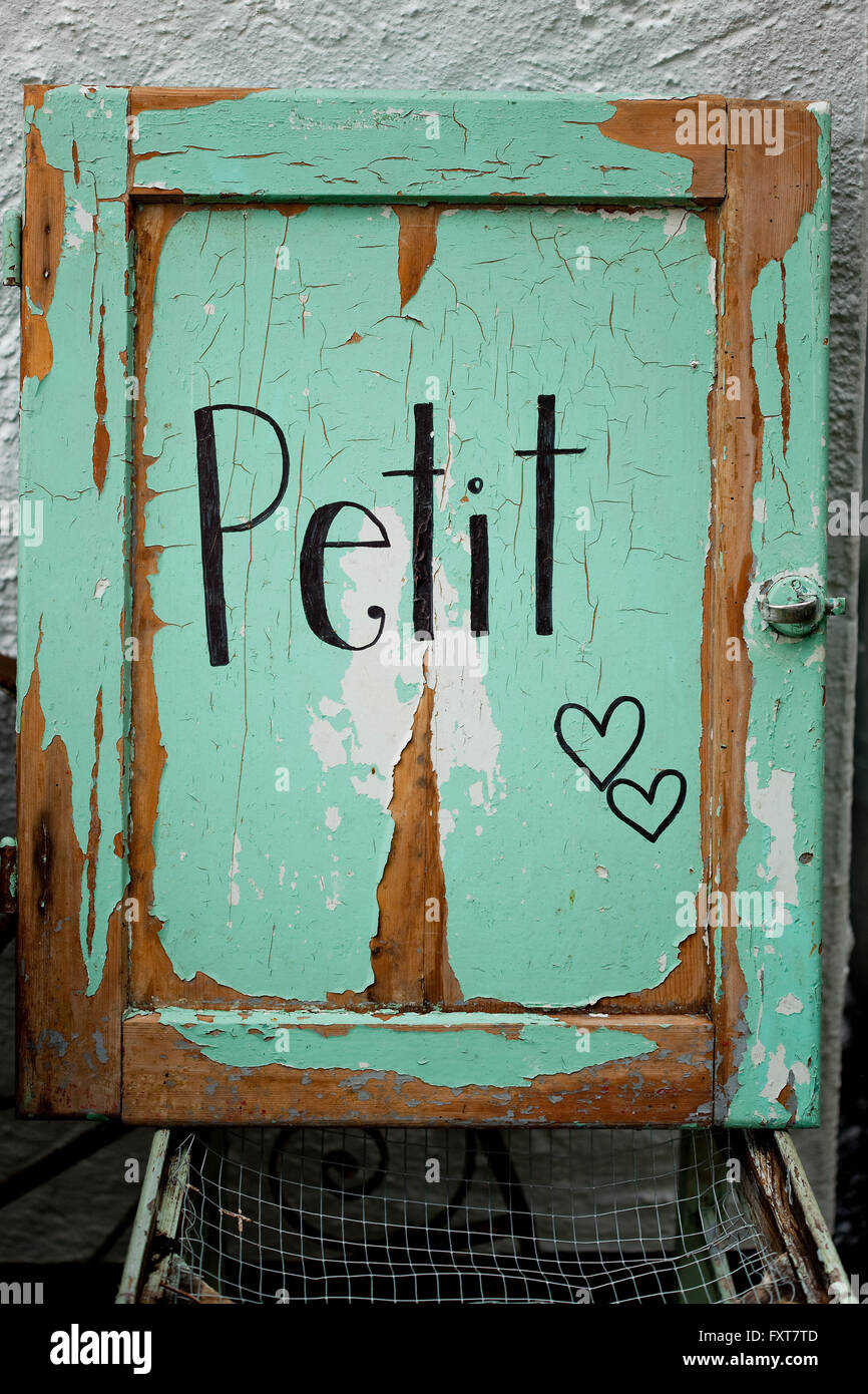 Rustic sign door hi-res stock photography and images - Alamy