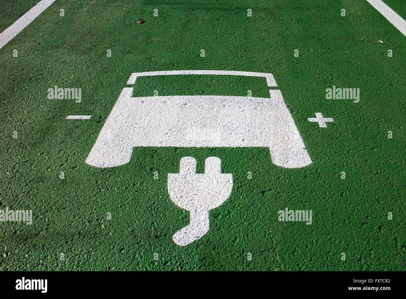 electric car sign on ground, Lappeenranta Finland Stock Photo - Alamy