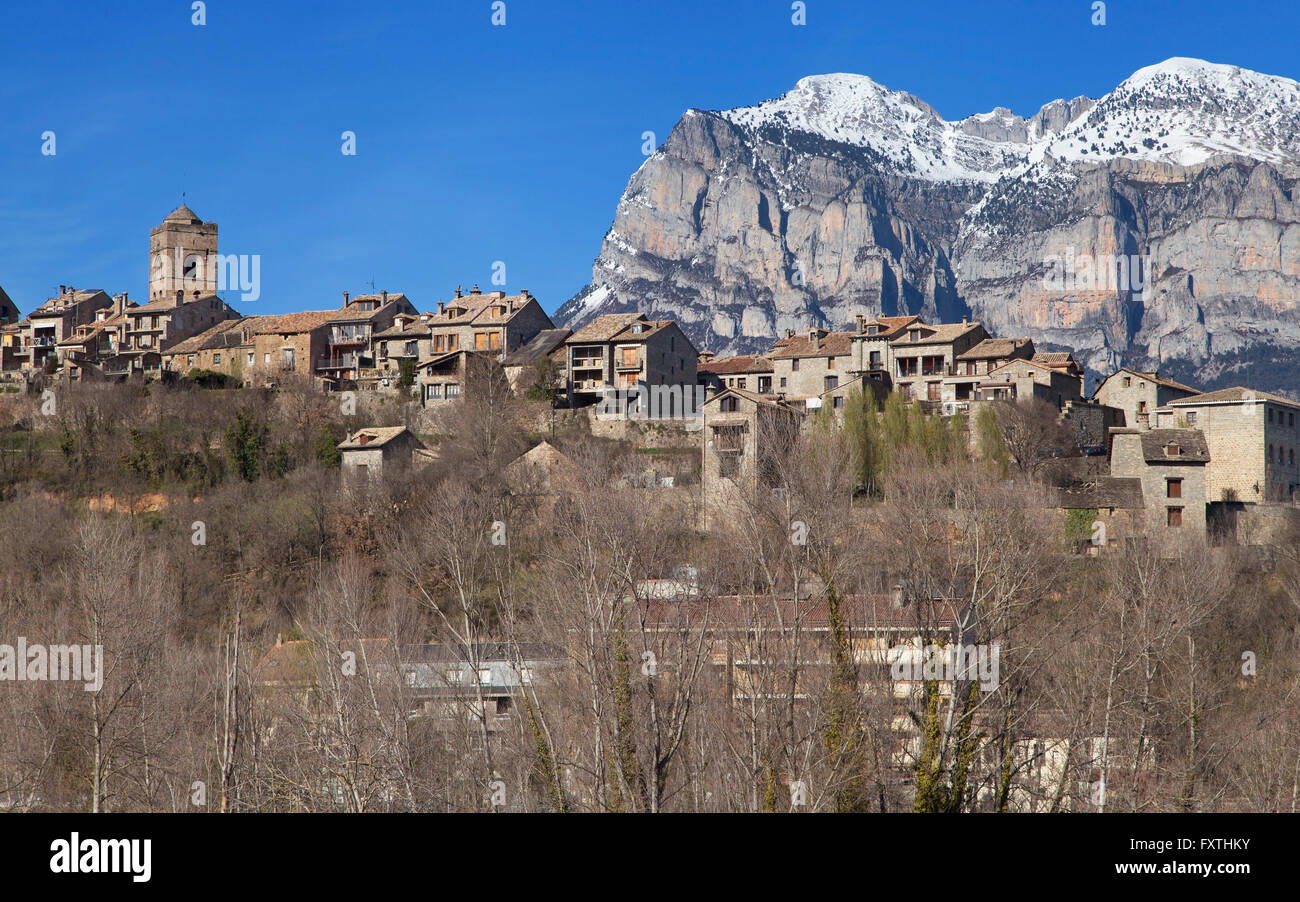 Pyrenees village hi-res stock photography and images - Alamy