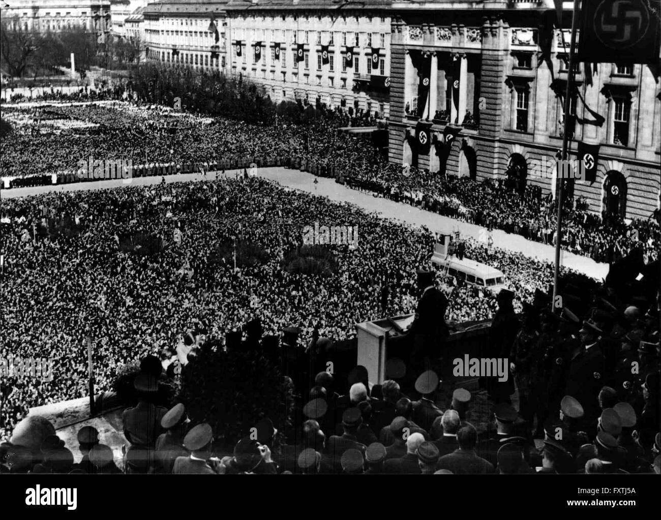 Anschluss heldenplatz hi-res stock photography and images - Alamy