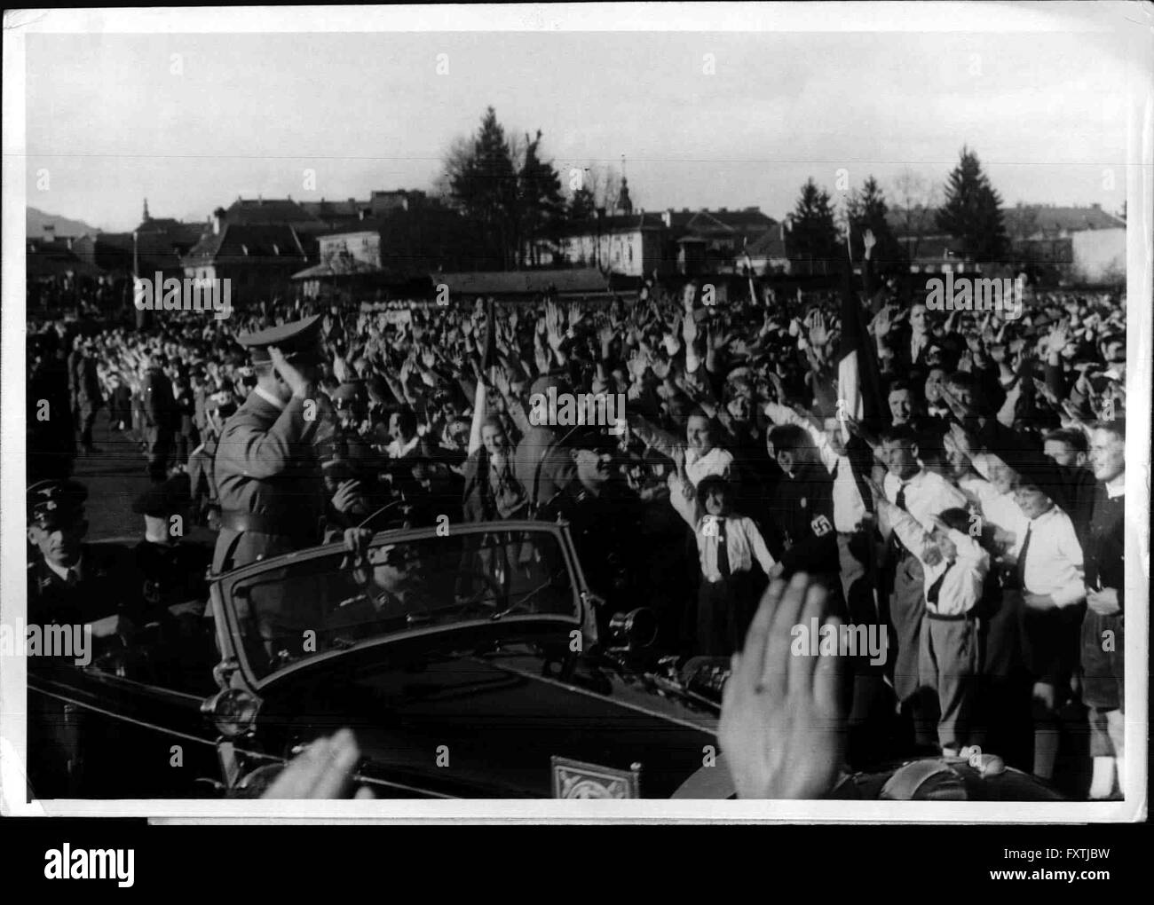 Hitler in crowd hi-res stock photography and images - Alamy