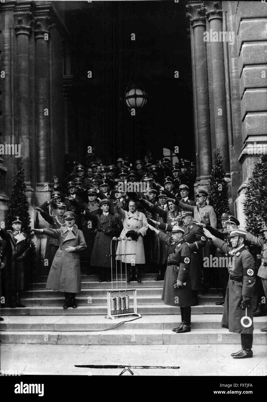 Hitler nazi salute hi-res stock photography and images - Alamy