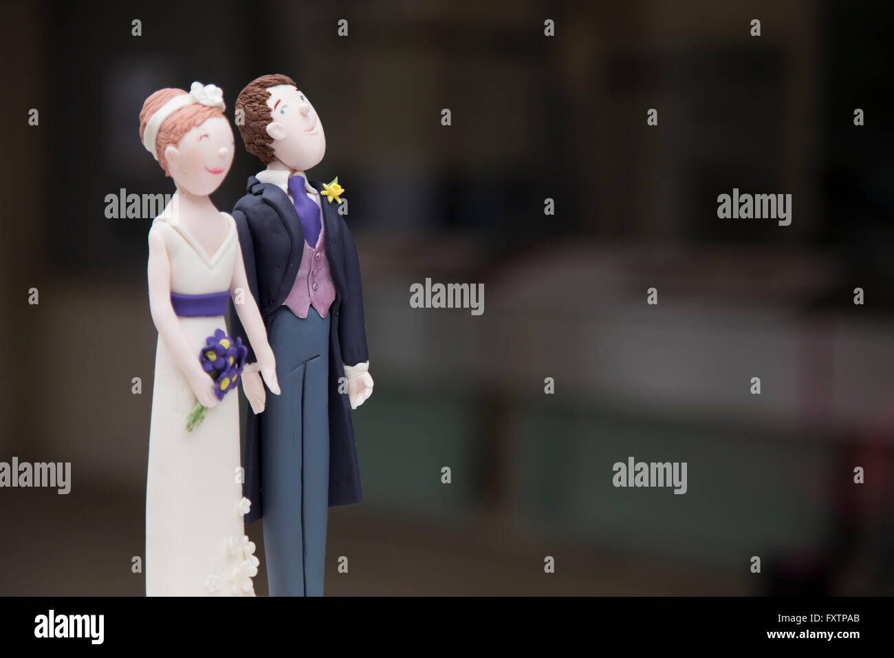 Couple figurines hi-res stock photography and images - Alamy