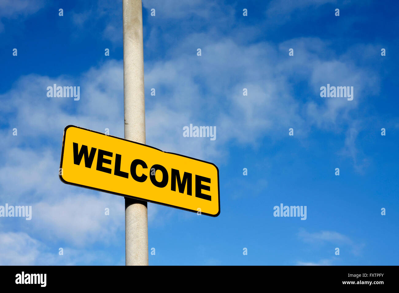 Yellow welcome sign hi-res stock photography and images - Alamy