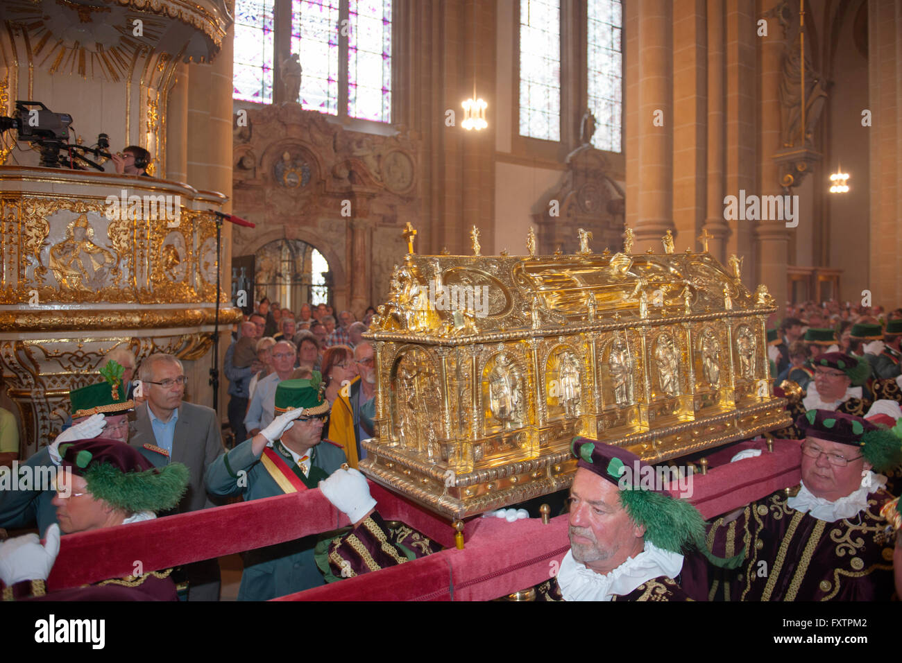 Deutschland, Nordrhein-Westfalen, Paderborn, Pontifikalvesper mit der ...