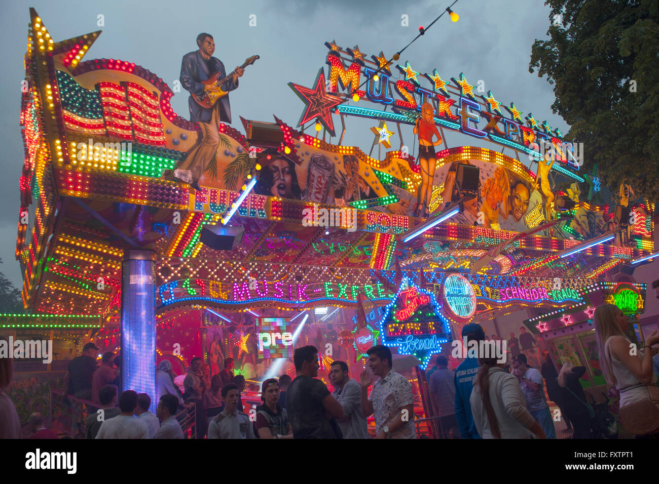 Deutschland, Nordrhein-Westfalen, Paderborn, Libori-Fest, Kirmes am ...