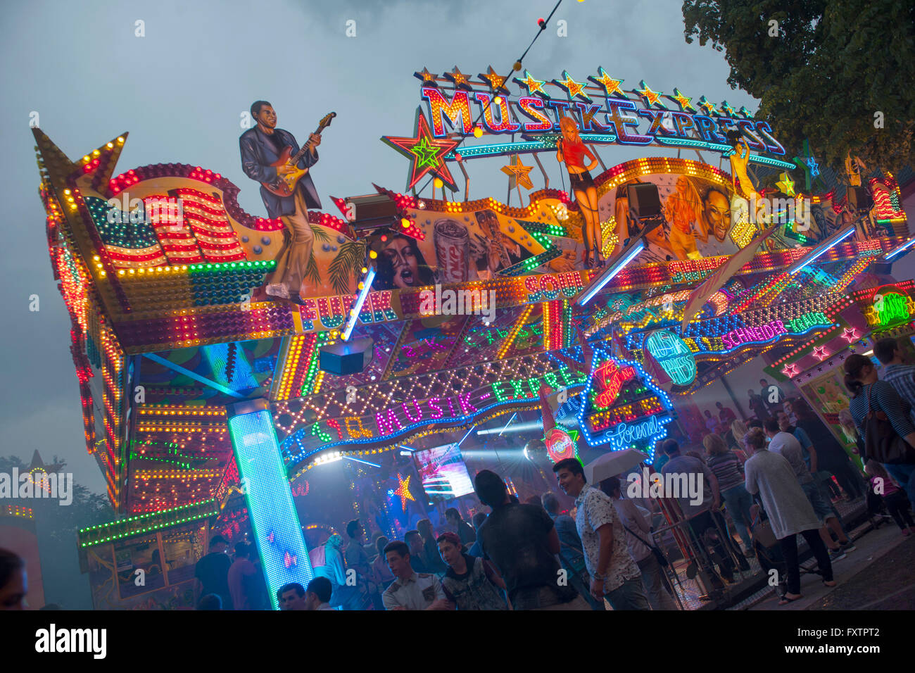 Deutschland, Nordrhein-Westfalen, Paderborn, Libori-Fest, Kirmes am ...