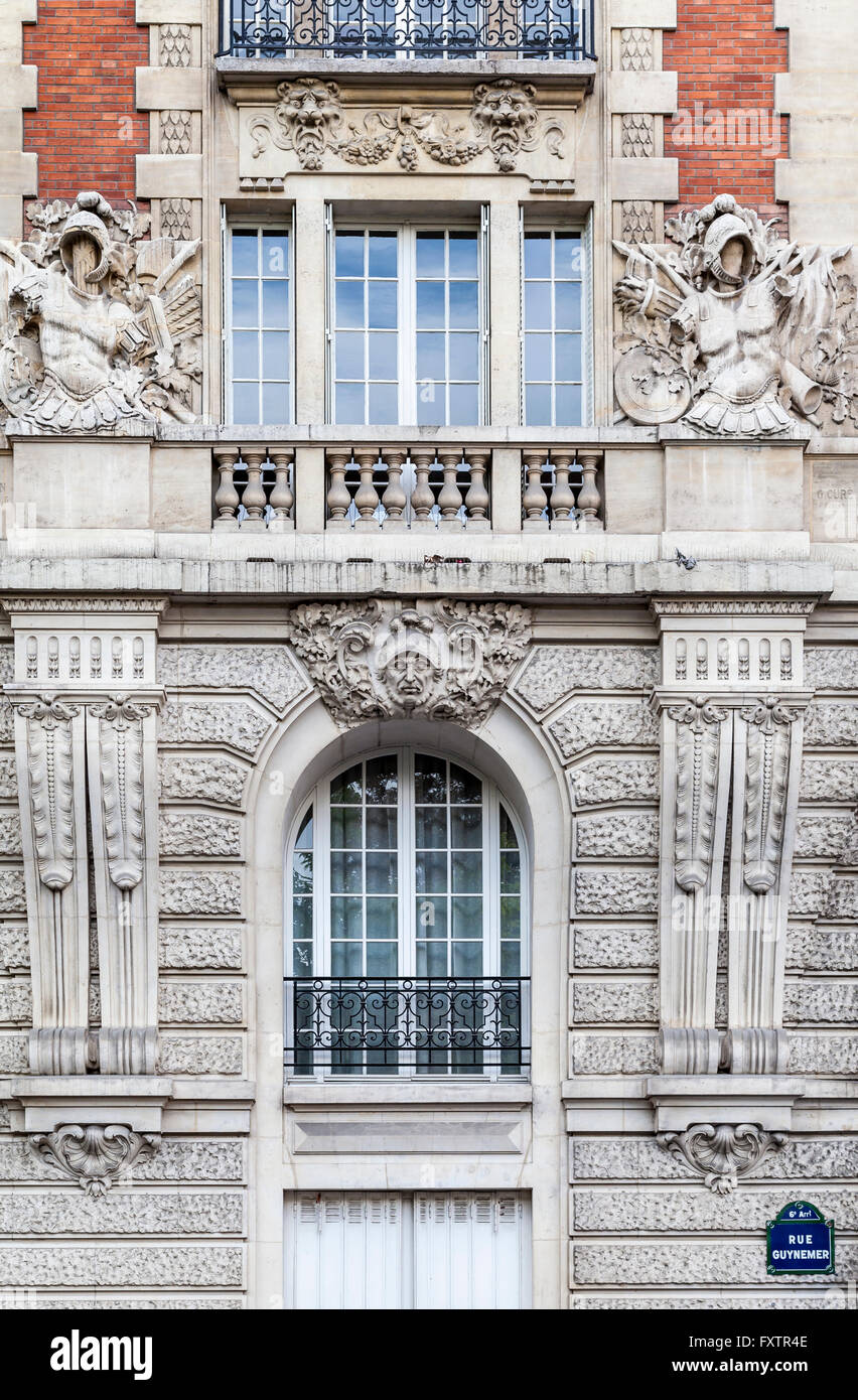 Historical building in Paris France Stock Photo - Alamy