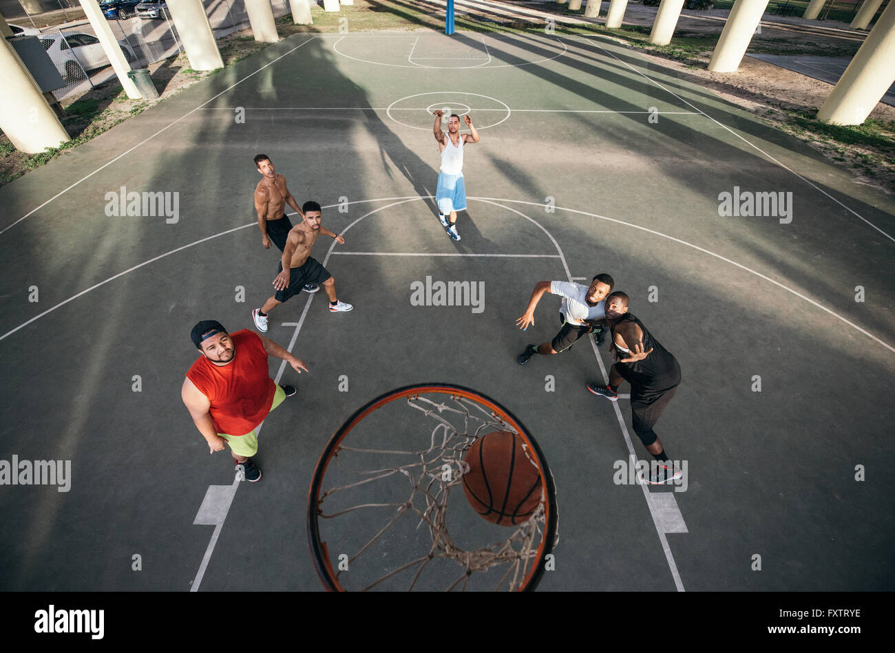 Basketball going through hoop hi-res stock photography and images - Alamy