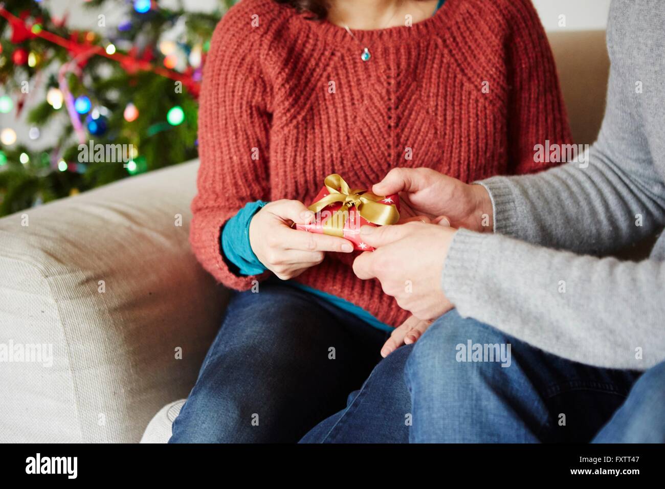 Couples on sofa hi-res stock photography and images - Alamy