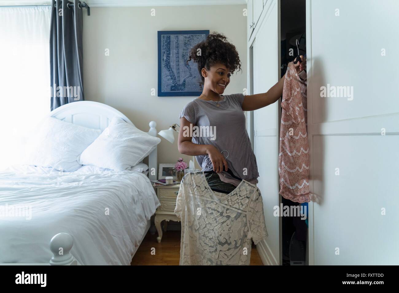 Deciding what to wear hi-res stock photography and images - Alamy