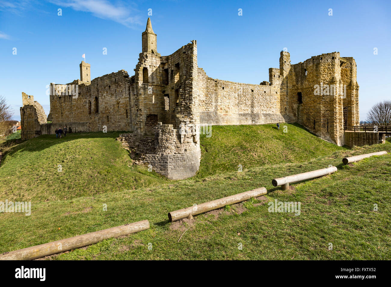 English castle stone wall hi-res stock photography and images - Alamy